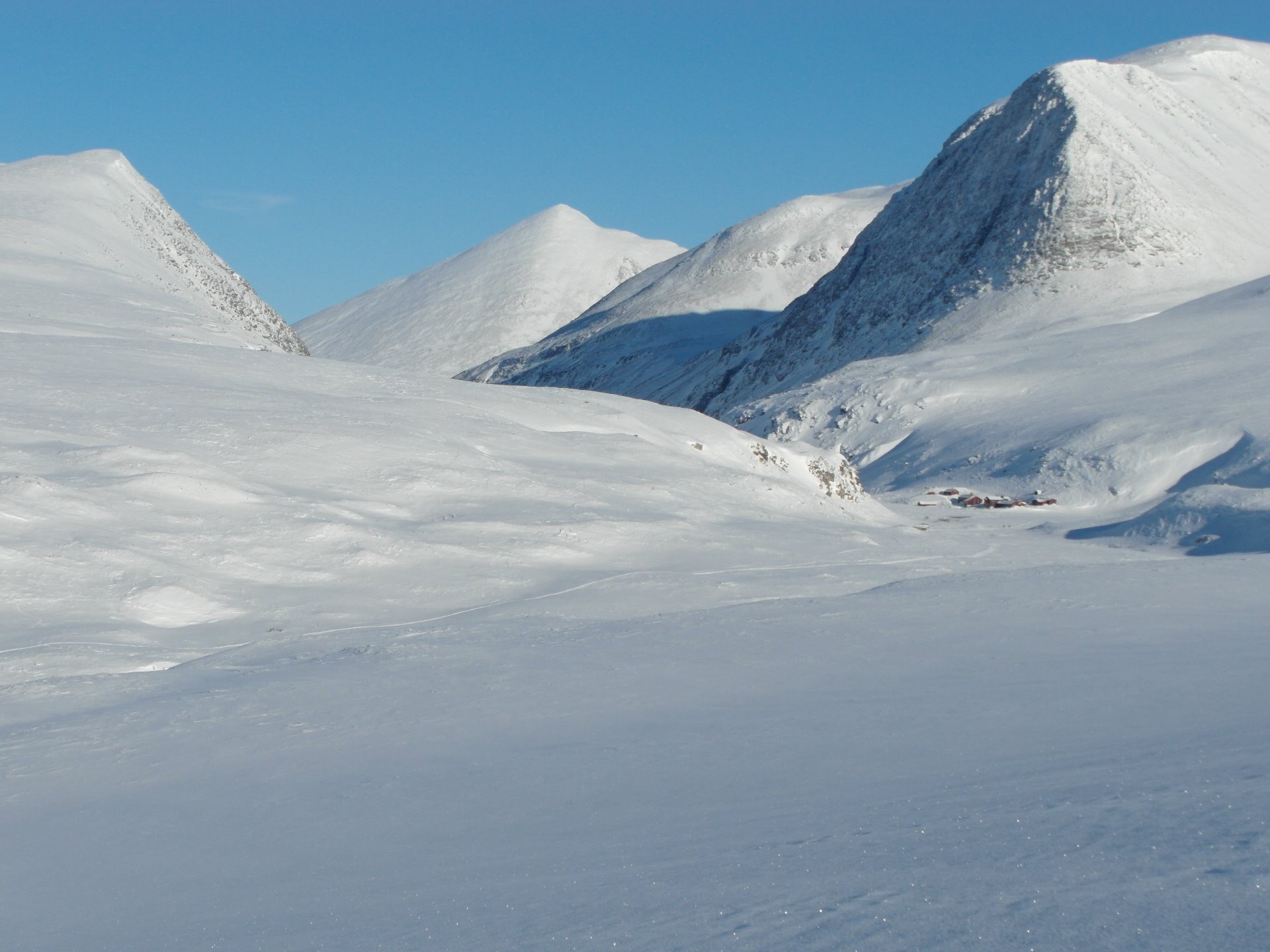 Rondane Snowshoe Experience tent :: Nordicadventuretrails.com