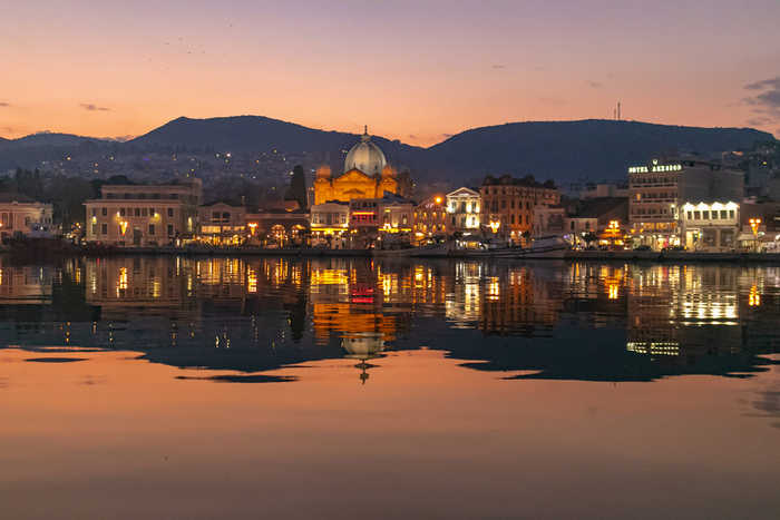 Mυτιληνη πρωτευουσα της Λεσβου με το Κεντρικο Λιμανι και Αεροδρομιο του ...