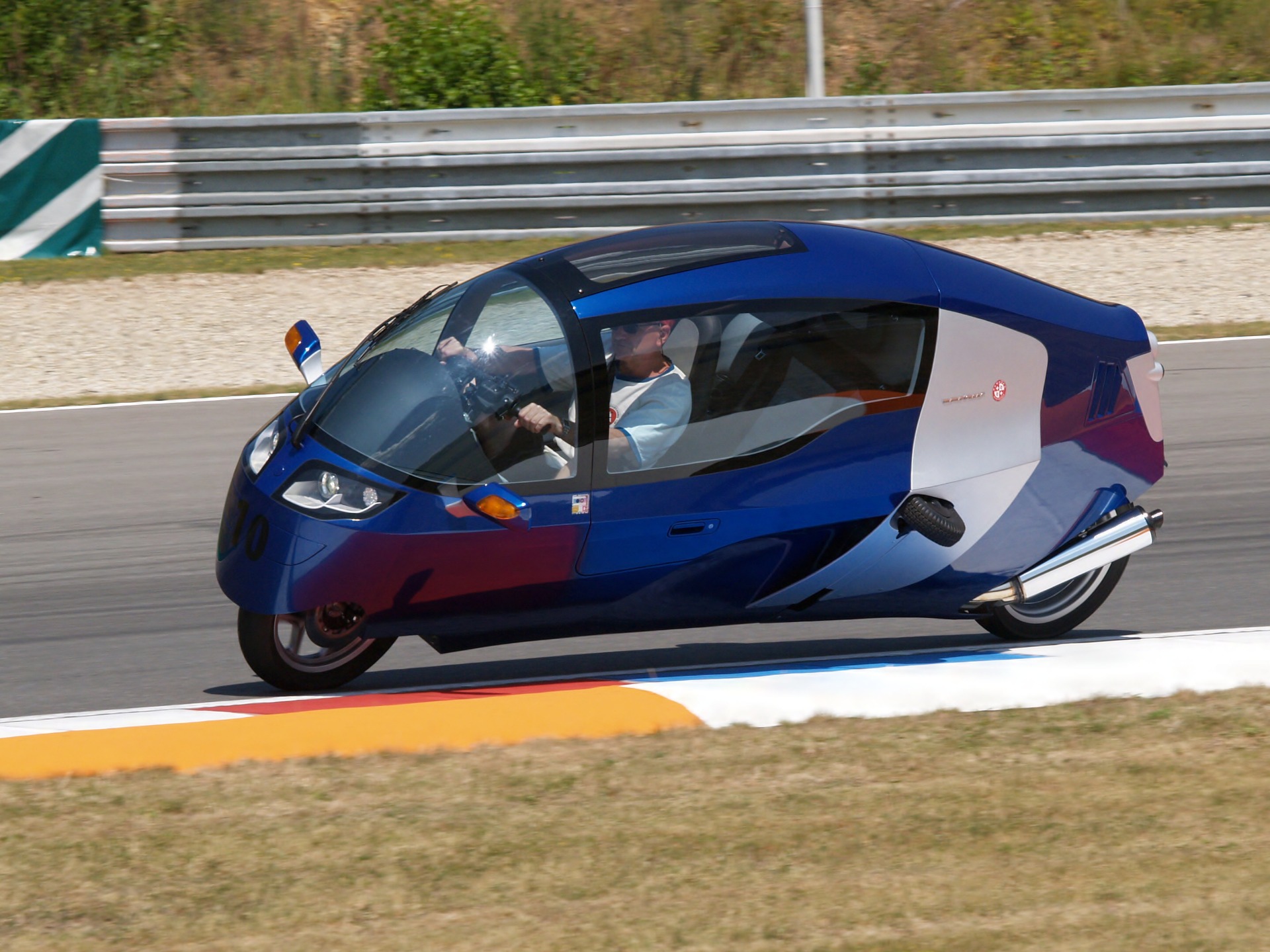 Monoracer Cabin Motorcycle | Home