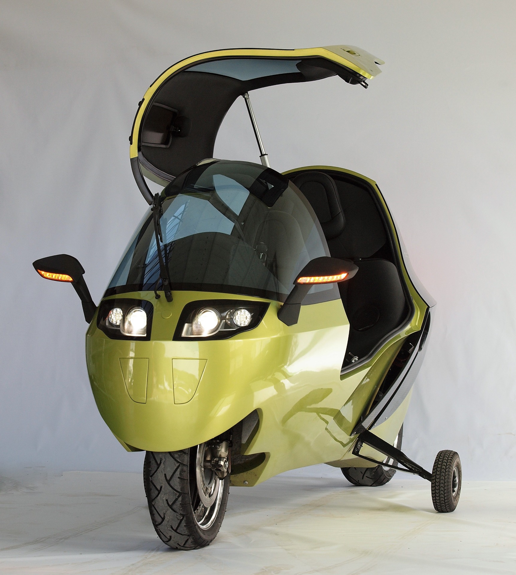 Monoracer Cabin Motorcycle | Electric version