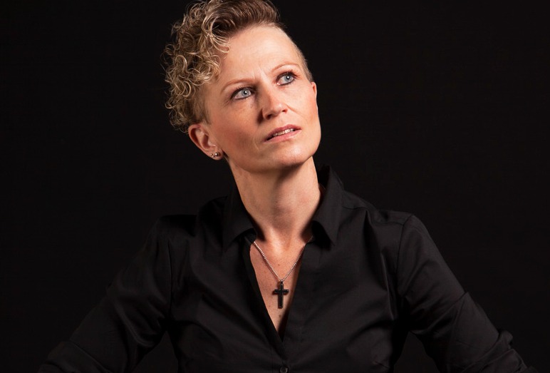 Laulaja Tiina Helinä