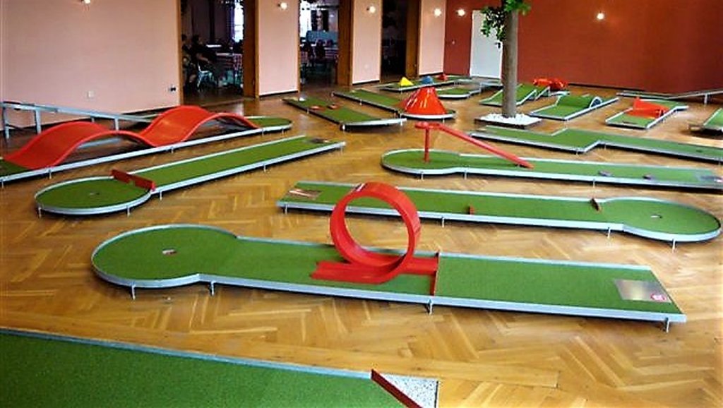 Grass minigolf výroba.