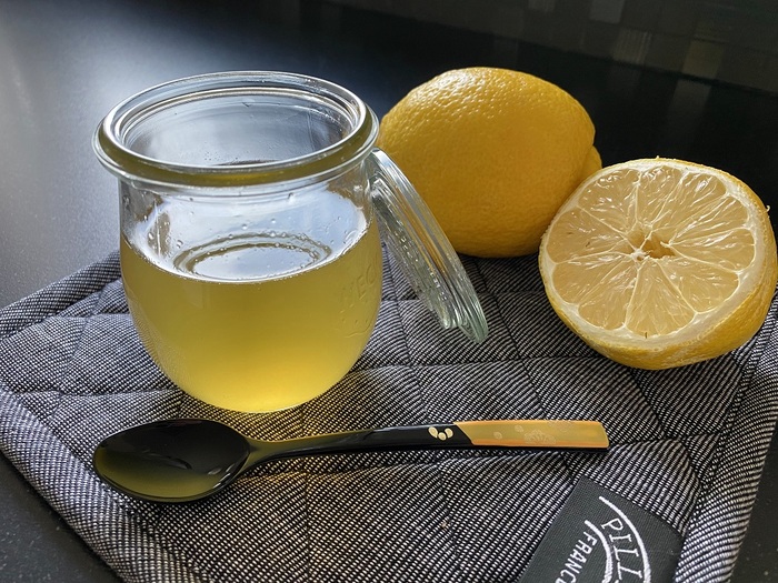 Opskrift på en nem og frisk hjemmelavet citronsirup, der er fantastisk ...