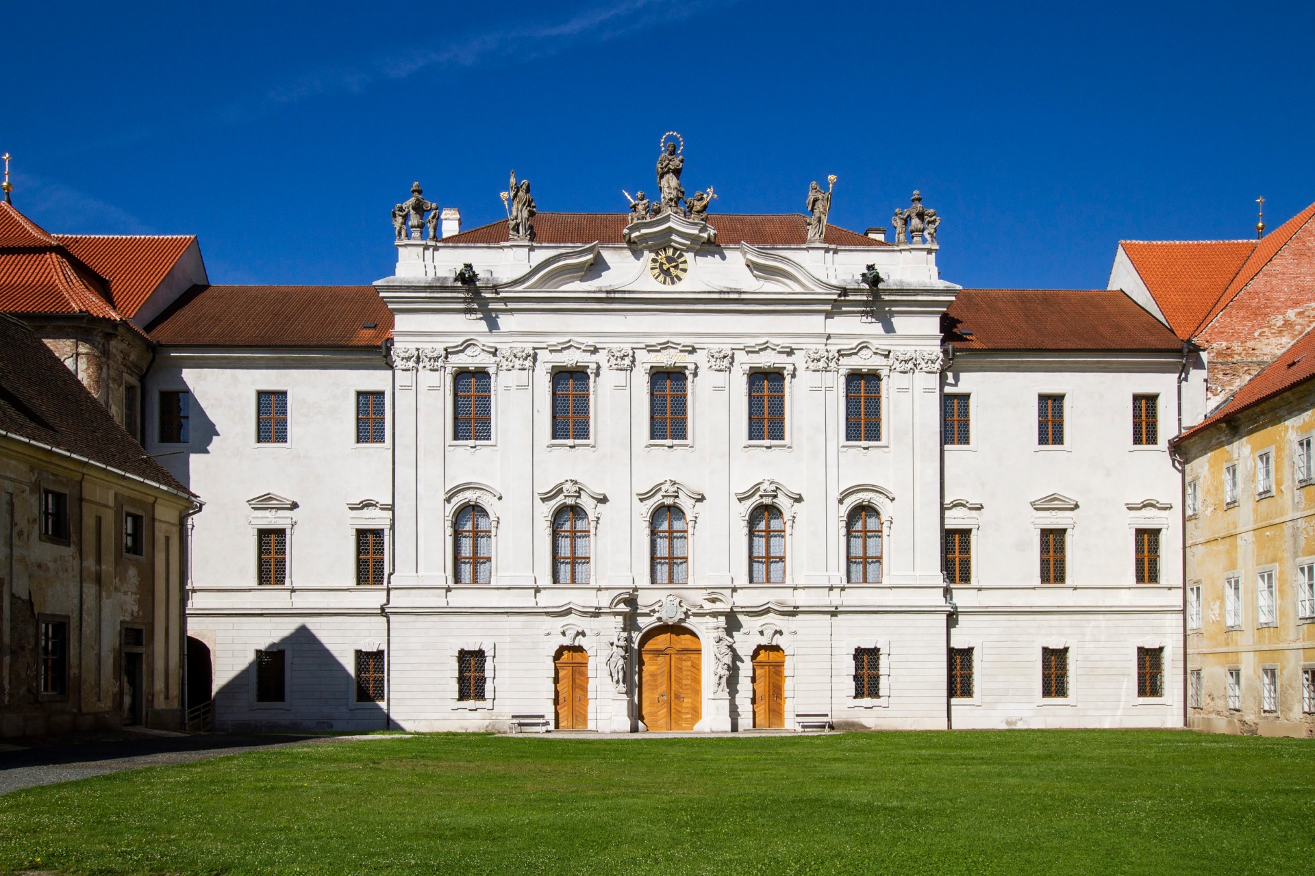 svatební místa Plzeň, svatební obřad v Plzni, kláštěr Kladruby